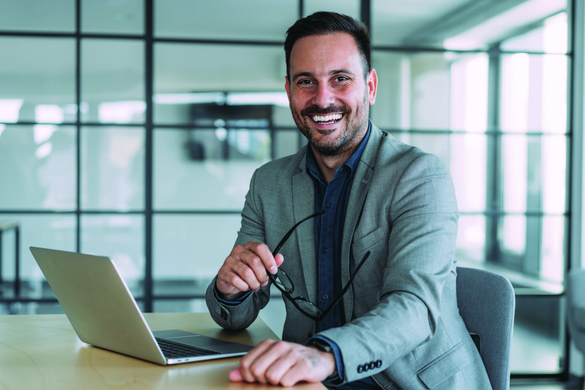 Σκέφτεσαι αλλαγή καριέρας; Γίνε ασφαλιστικός διαμεσολαβητής στην NN Hellas | LiFO